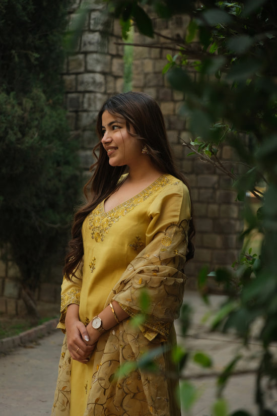 Antra Agarwal in MEERA - Yellow Chanderi Suit Set – Narayani Vastra